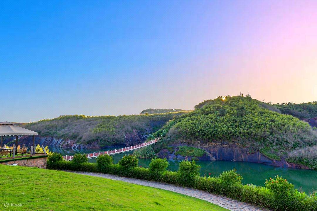 [Entrance to Gaoyiling Scenic Area] Gaoyiling Danxia Secret Hotel ...